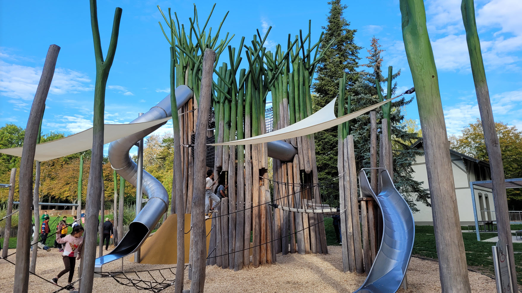 Aire de Jeux du Bois de la Bâtie: avec pataugeoire et parc animalier ...